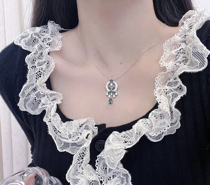 Cut-rate Graff Necklaces