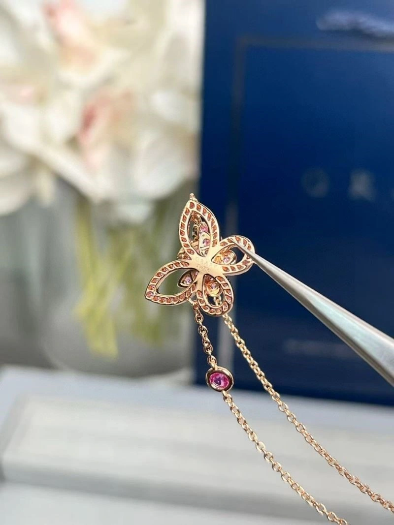 Indistinguishable Graff Necklaces
