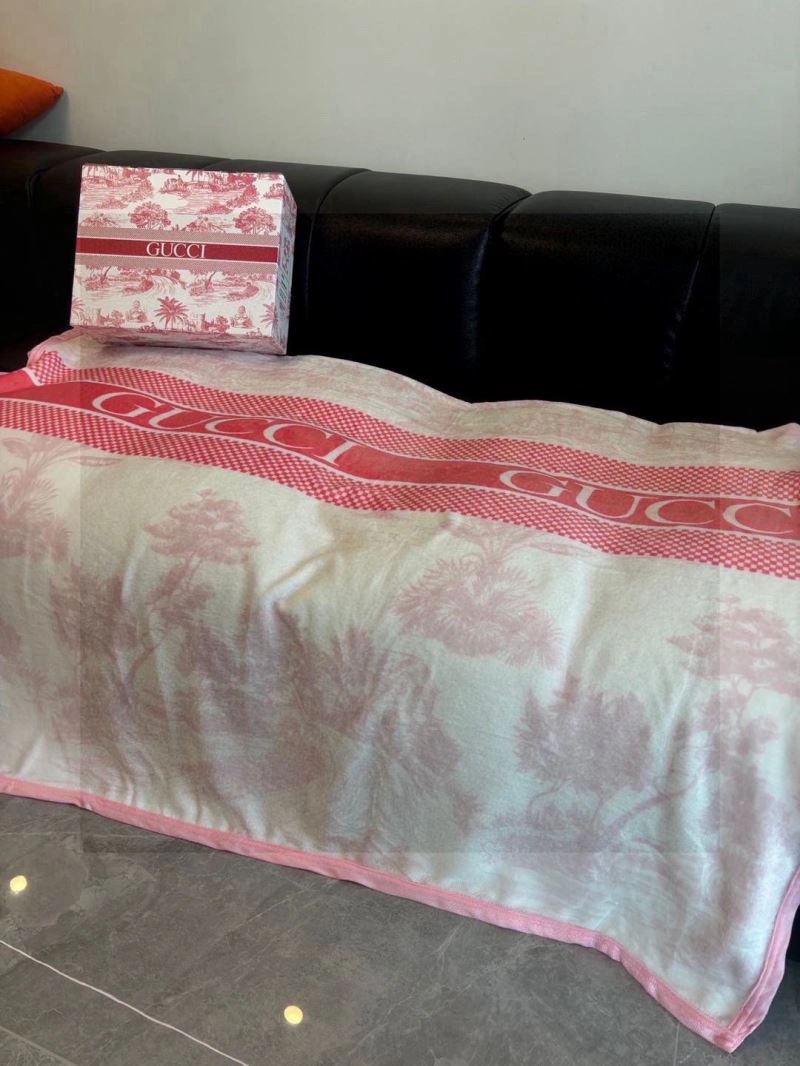 Brand-authenticated Gucci Blanket