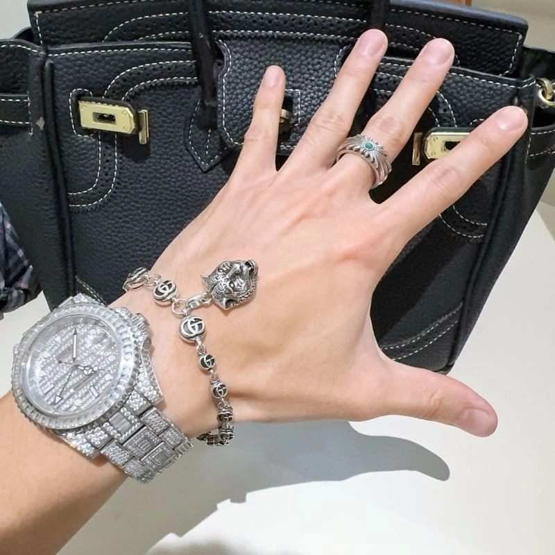 Indistinguishable Gucci Bracelets