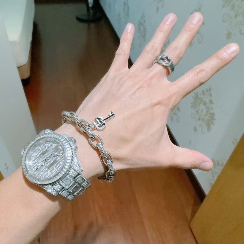 Indistinguishable Gucci Bracelets