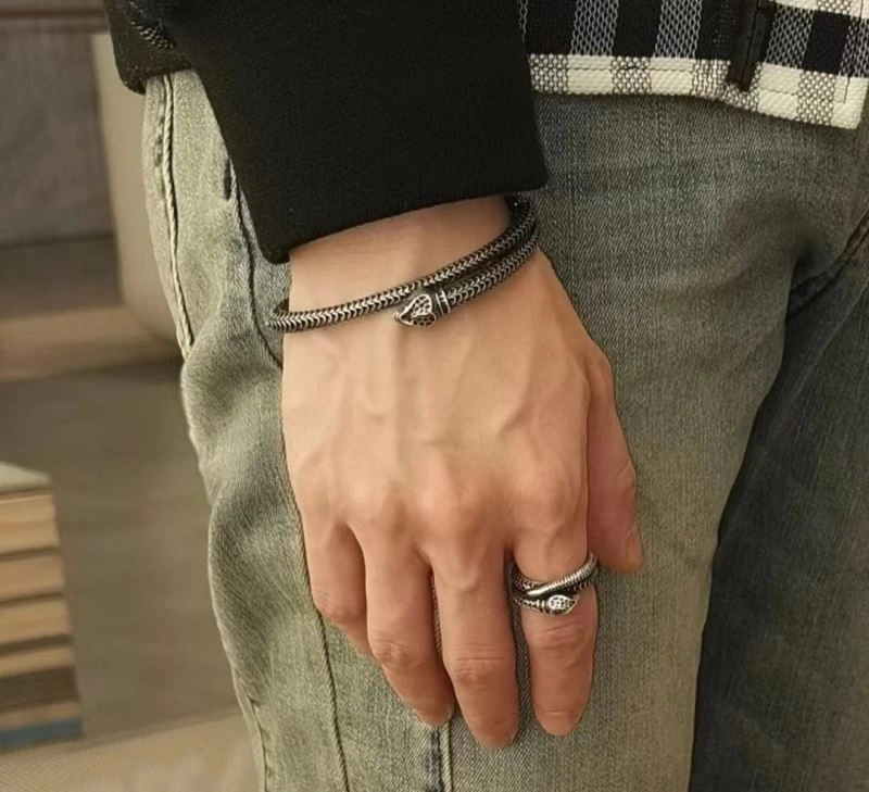 Indistinguishable Gucci Bracelets