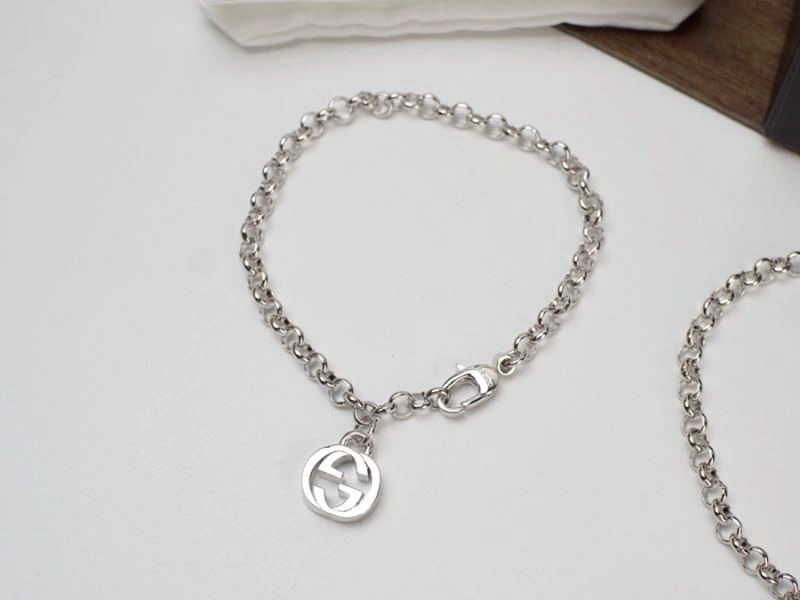 Low-cost Gucci Bracelets