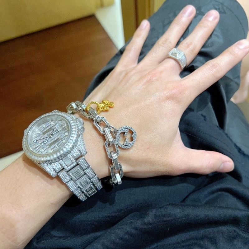 Indistinguishable Gucci Bracelets