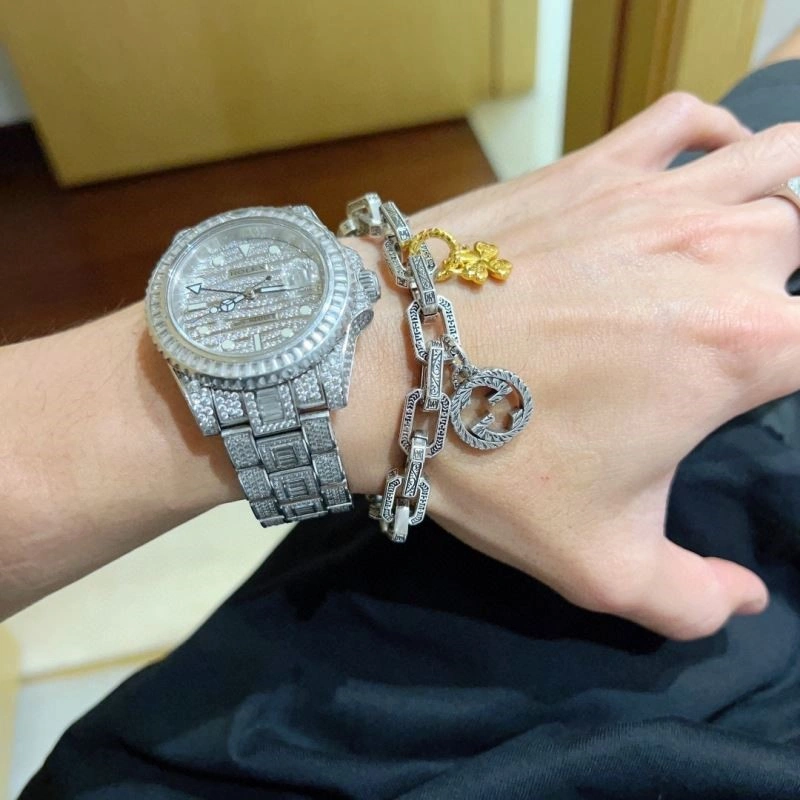 Indistinguishable Gucci Bracelets