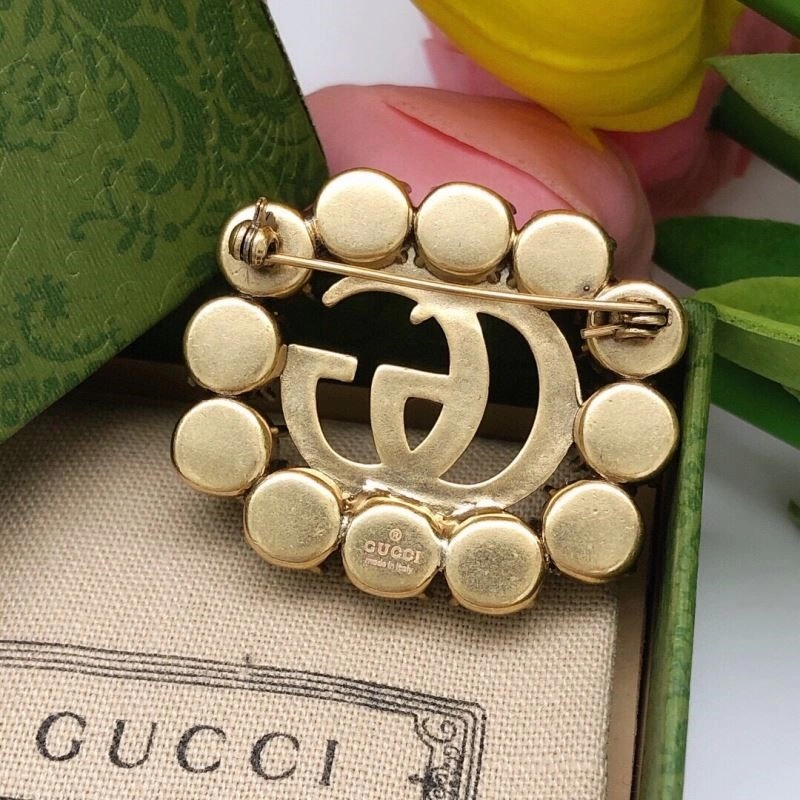 Low-cost Gucci Brooches