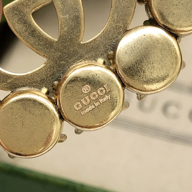 Low-cost Gucci Brooches
