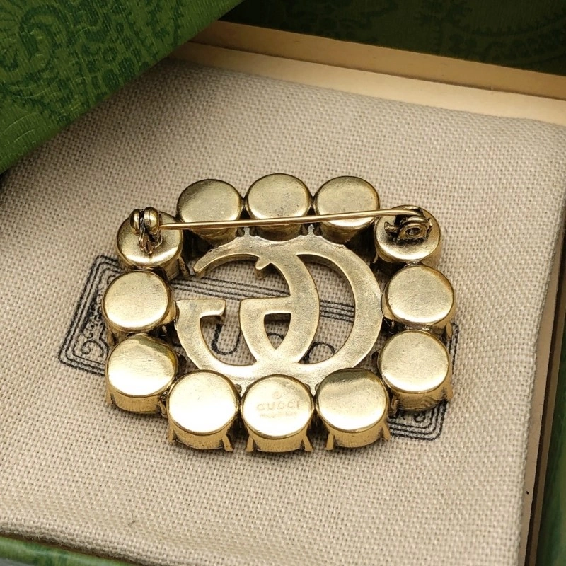 Low-cost Gucci Brooches