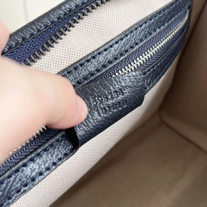 Accurate model Gucci Clutch Bags
