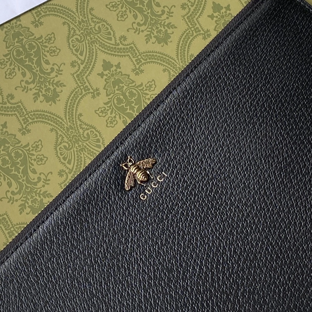 Indistinguishable Gucci Clutch Bags