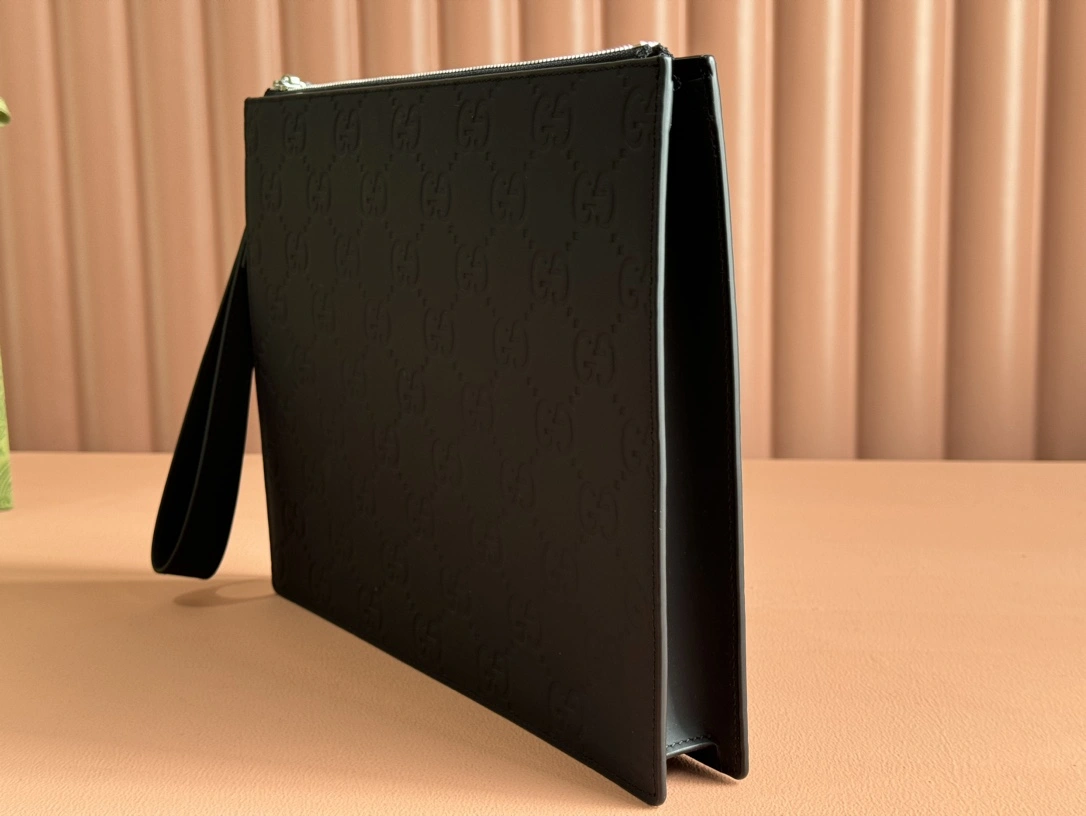 Accurate model Gucci Clutch Bags
