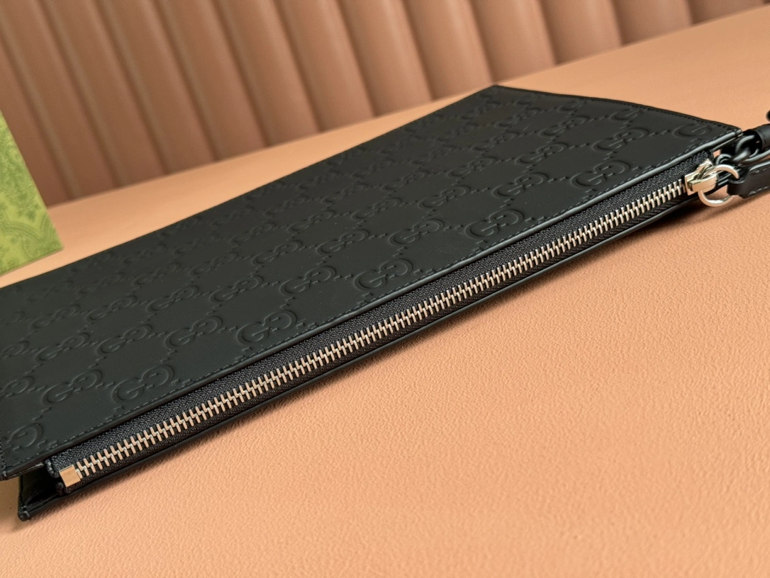 Accurate model Gucci Clutch Bags