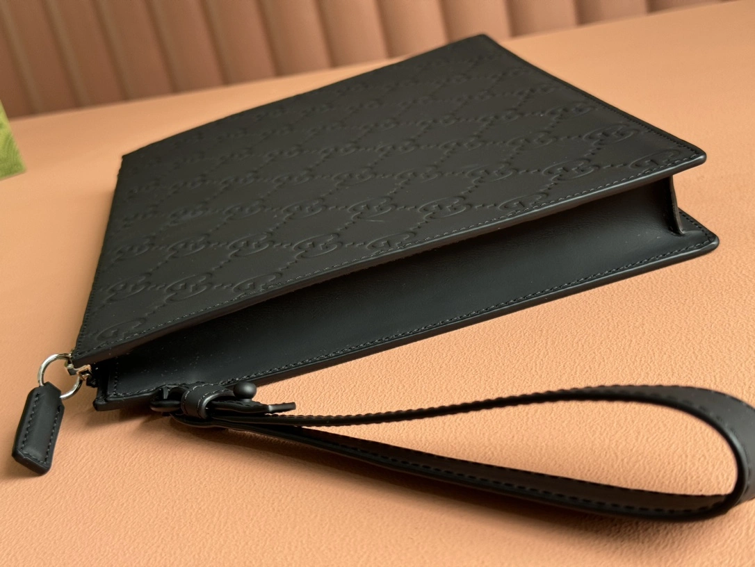 Accurate model Gucci Clutch Bags