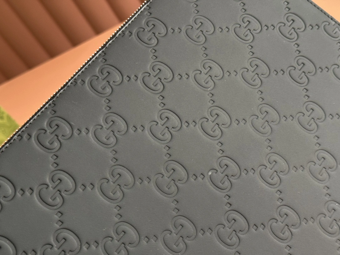 Accurate model Gucci Clutch Bags