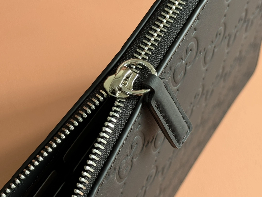 Accurate model Gucci Clutch Bags