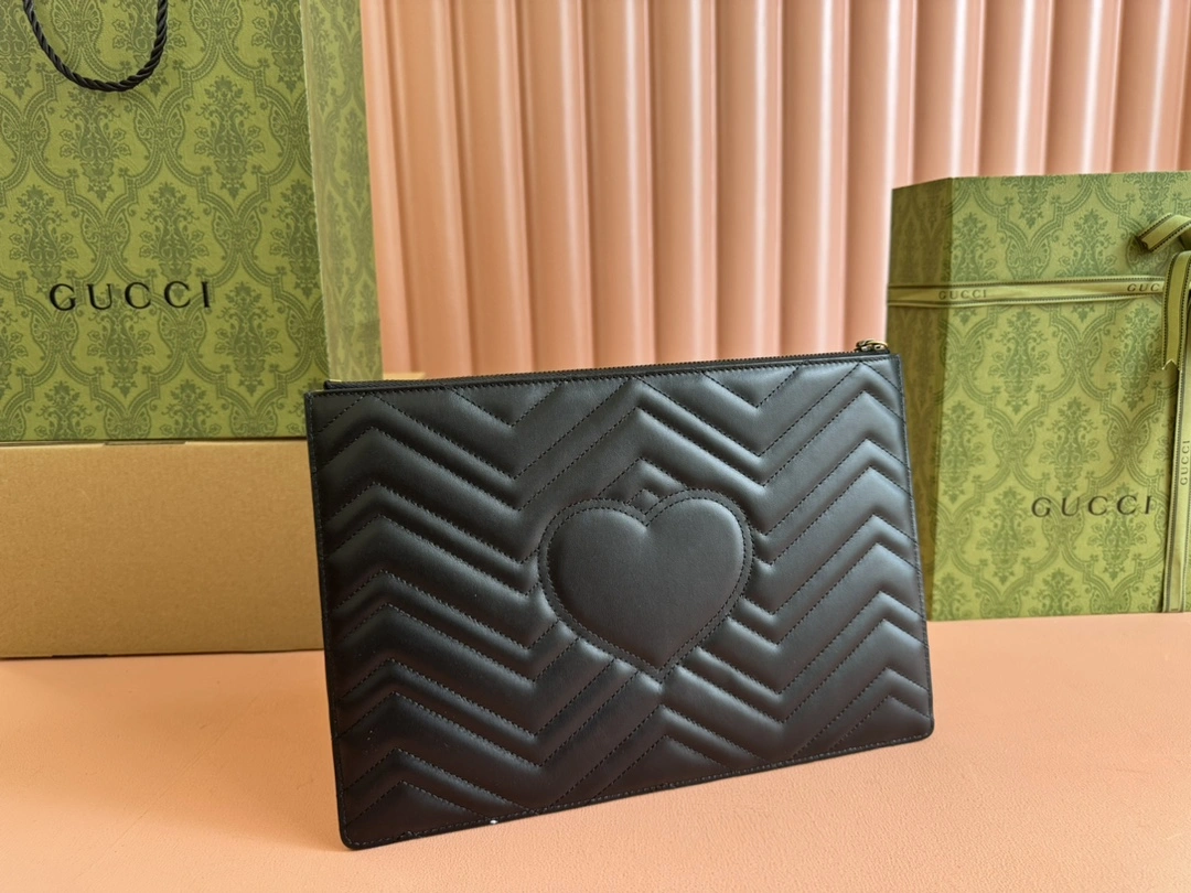 Accurate model Gucci Clutch Bags