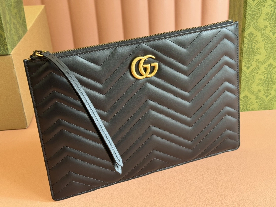 Accurate model Gucci Clutch Bags