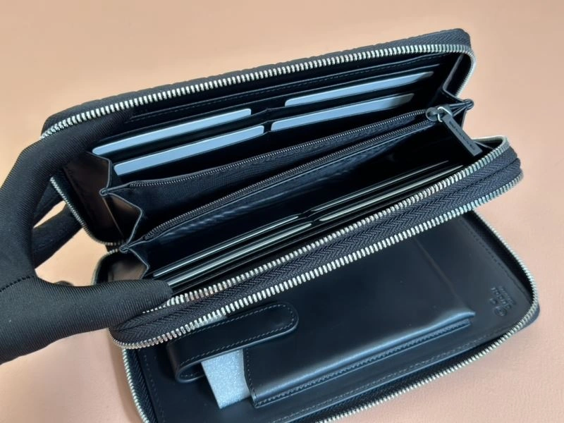 Top match Gucci Clutch Bags