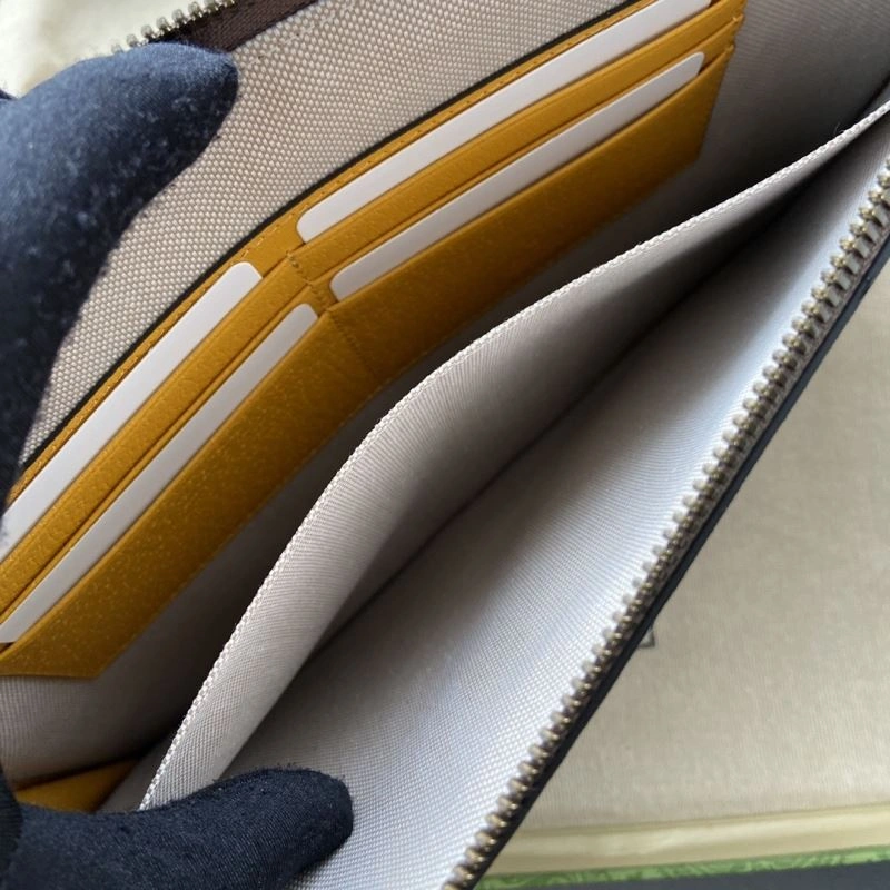 Value-priced Gucci Clutch Bags