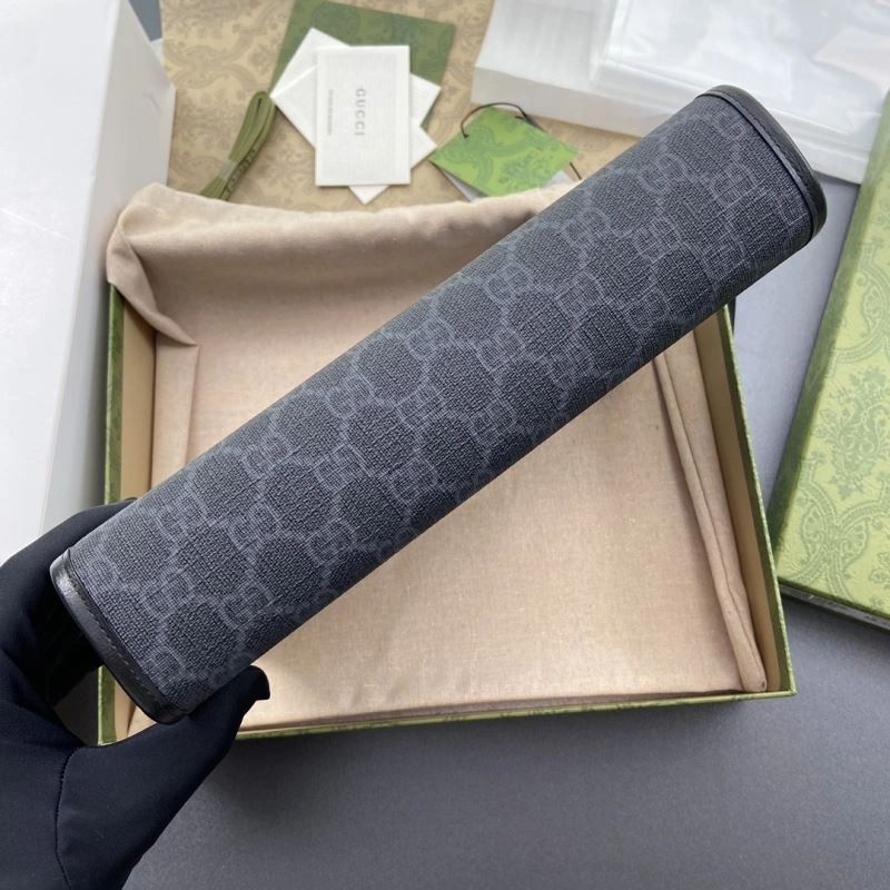 Accurate model Gucci Clutch Bags