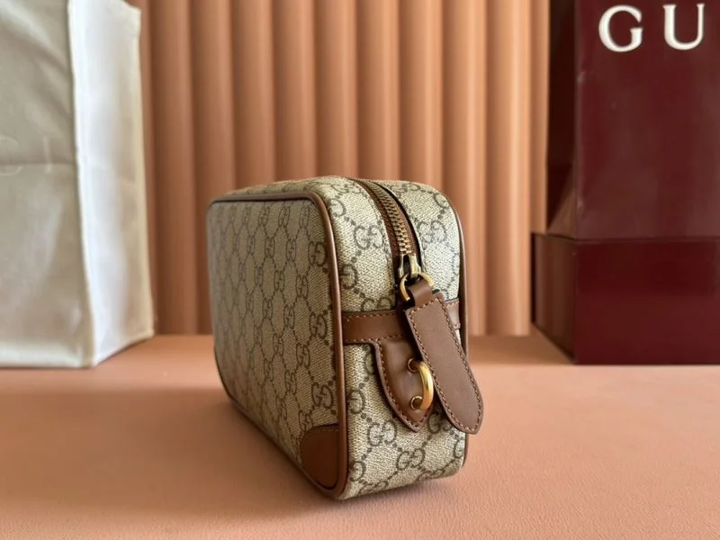 Accurate model Gucci Cosmetic Bags