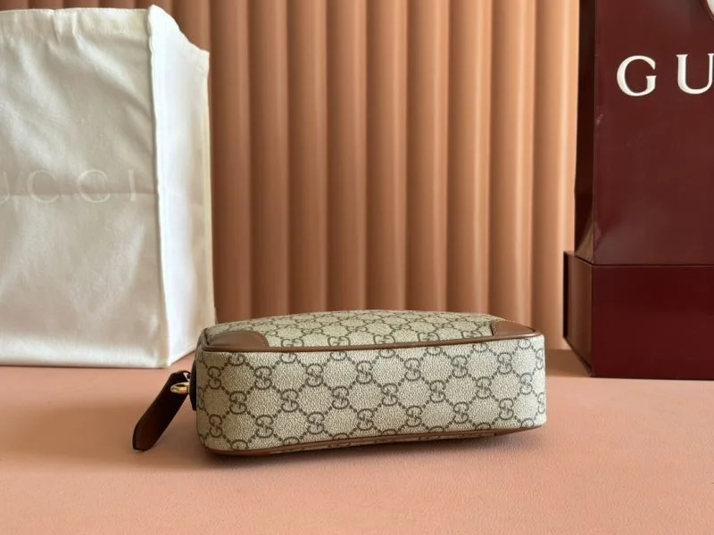 Accurate model Gucci Cosmetic Bags