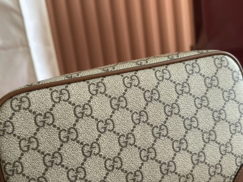 Accurate model Gucci Cosmetic Bags