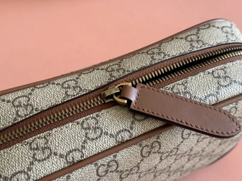 Accurate model Gucci Cosmetic Bags