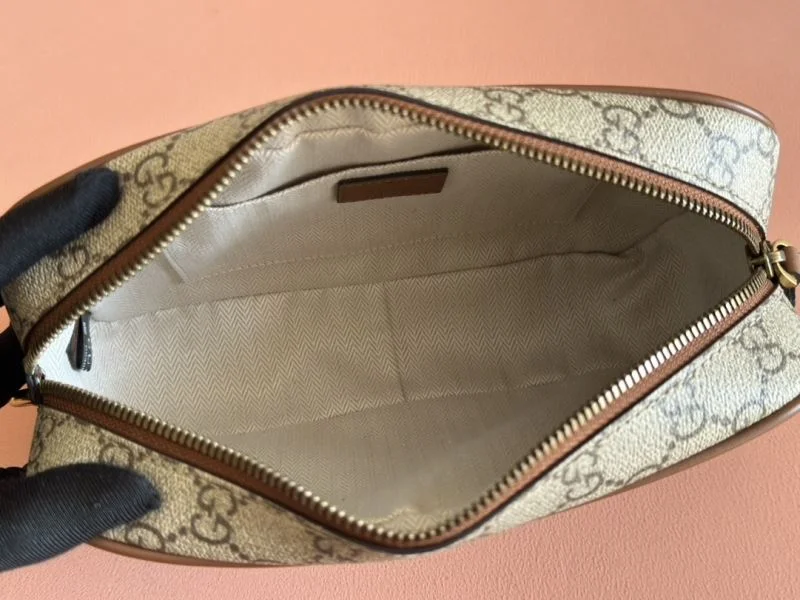 Accurate model Gucci Cosmetic Bags