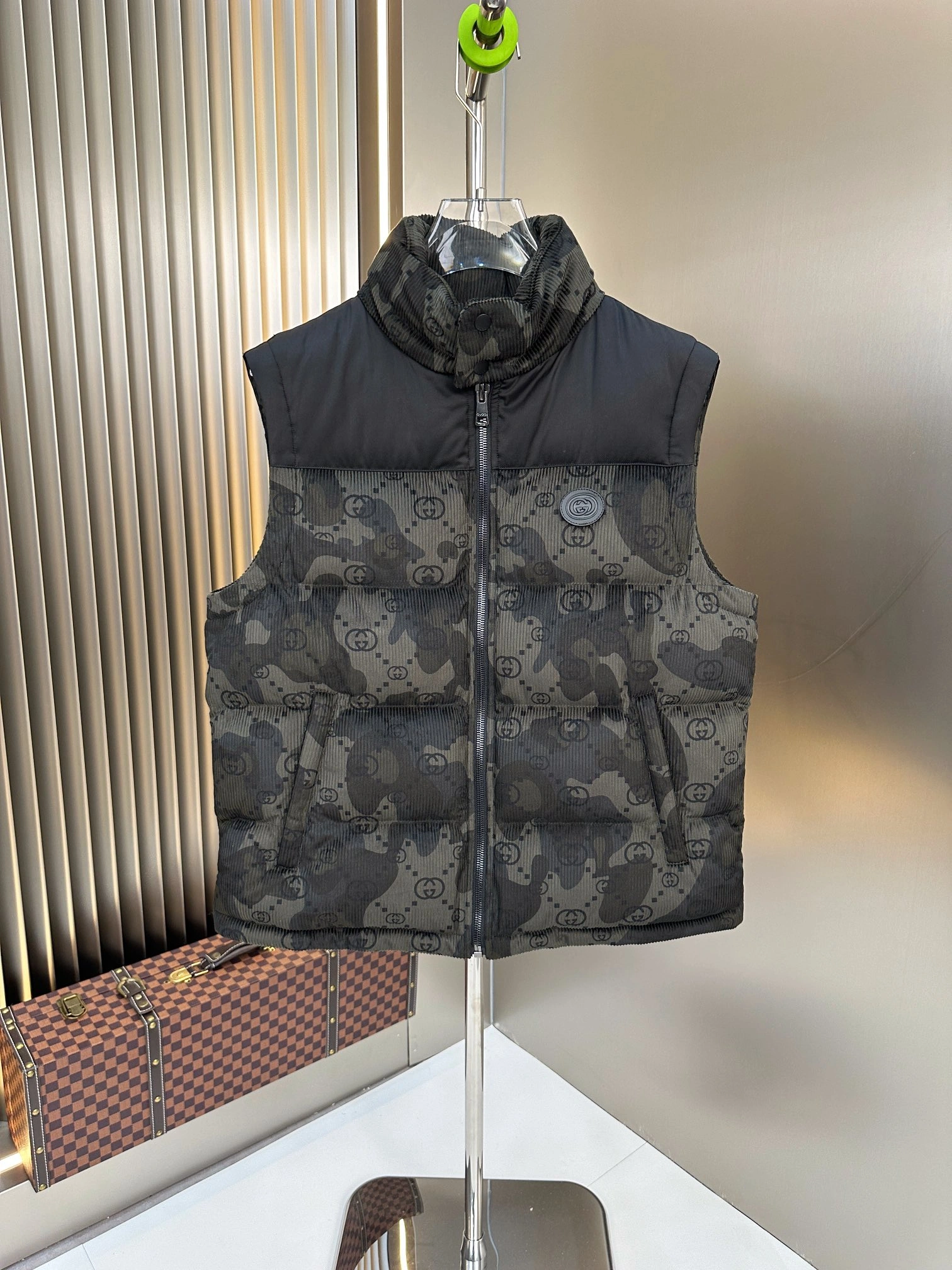 Bargain Gucci Down Jackets