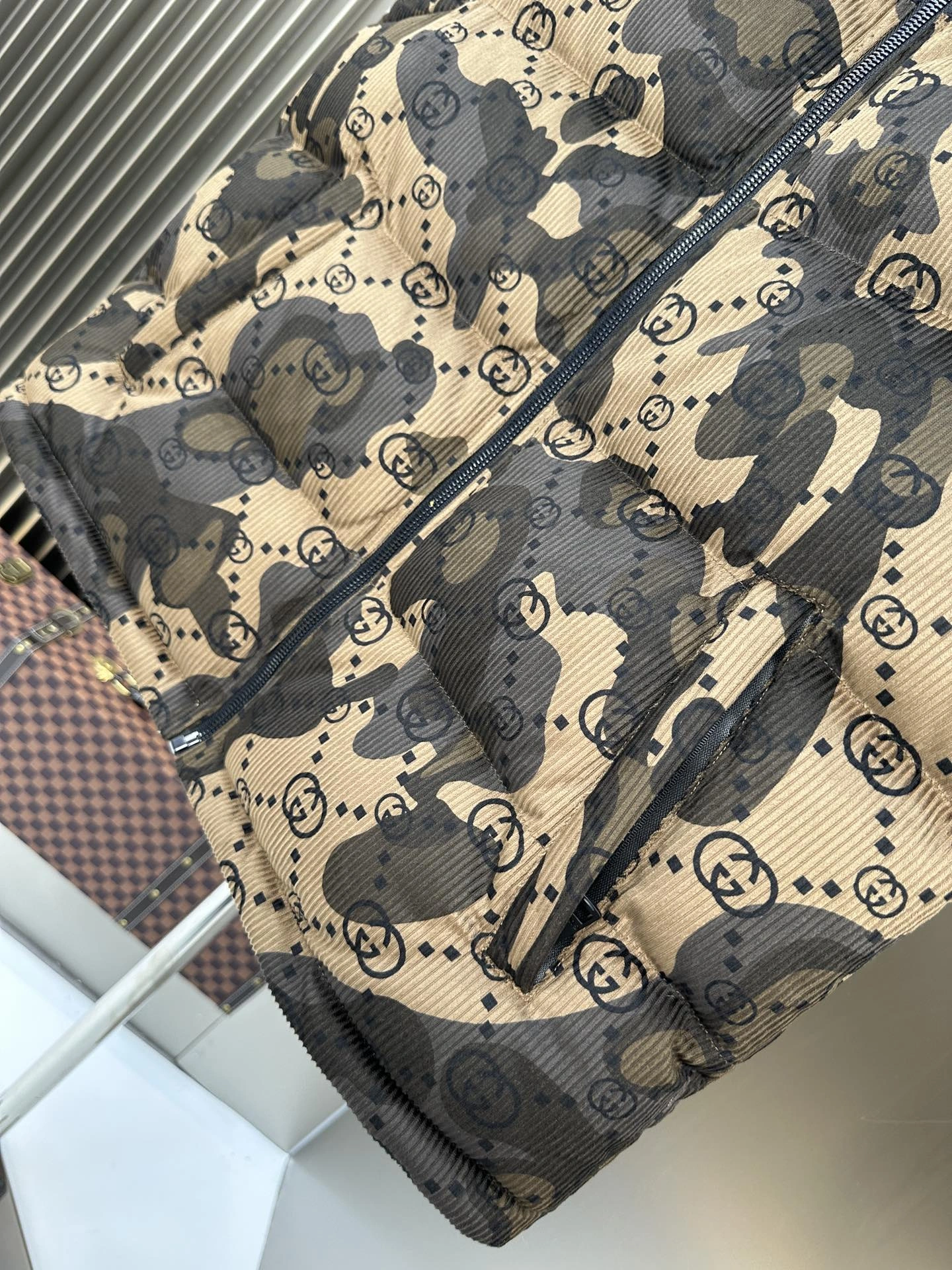 Bargain Gucci Down Jackets