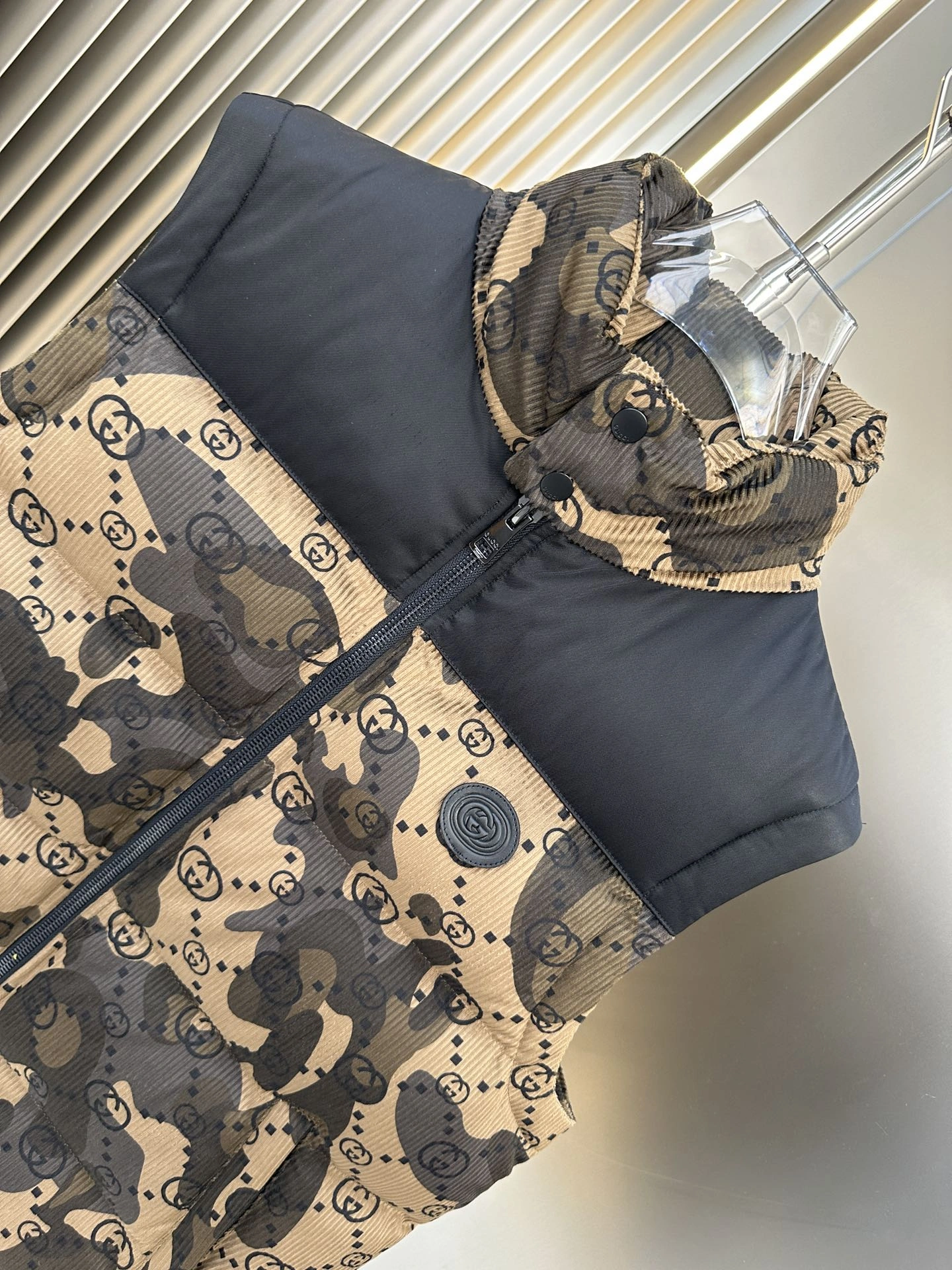 Bargain Gucci Down Jackets