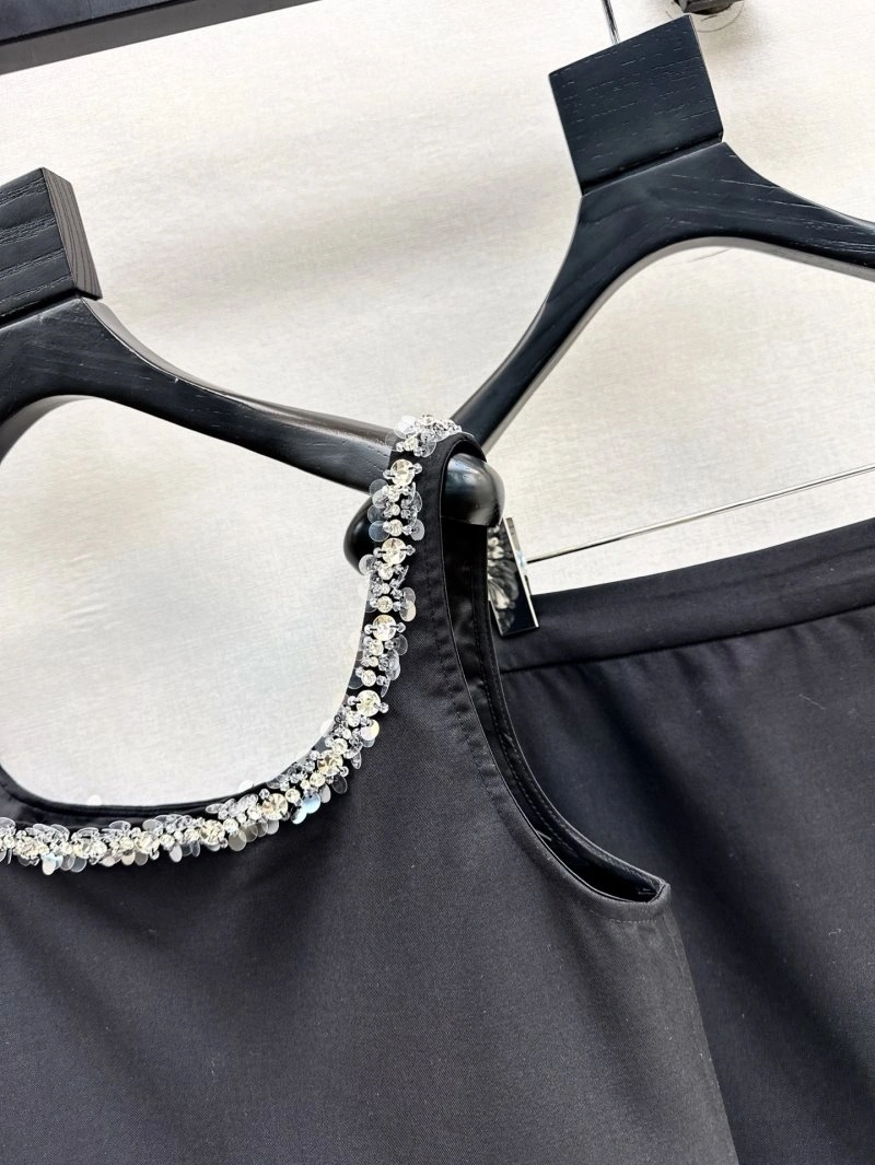 Inexpensive Gucci Dress Suits