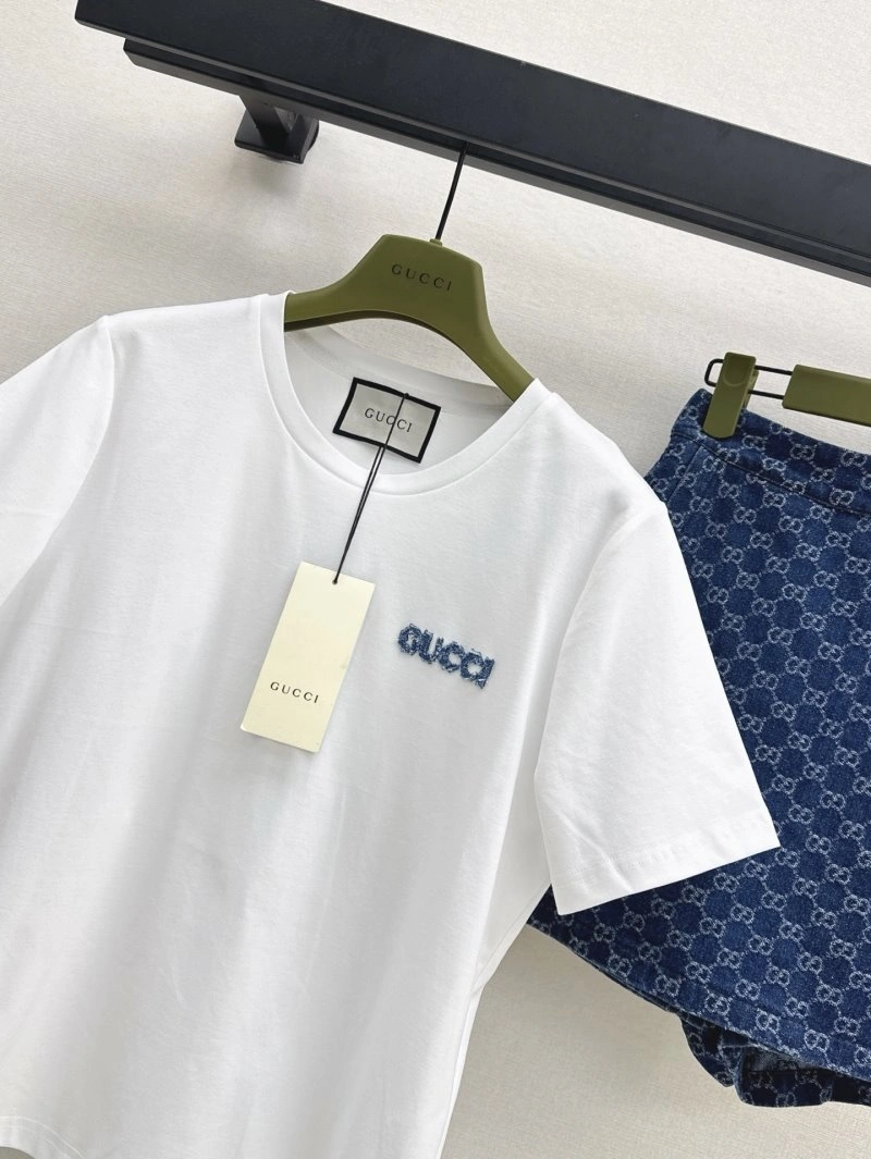 Low-cost Gucci Dress Suits