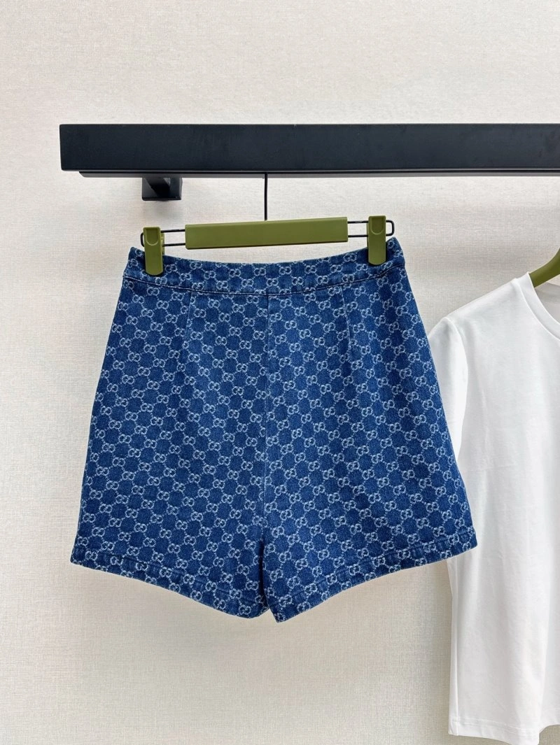Low-cost Gucci Dress Suits