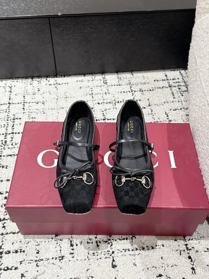 Gucci Flat Shoes