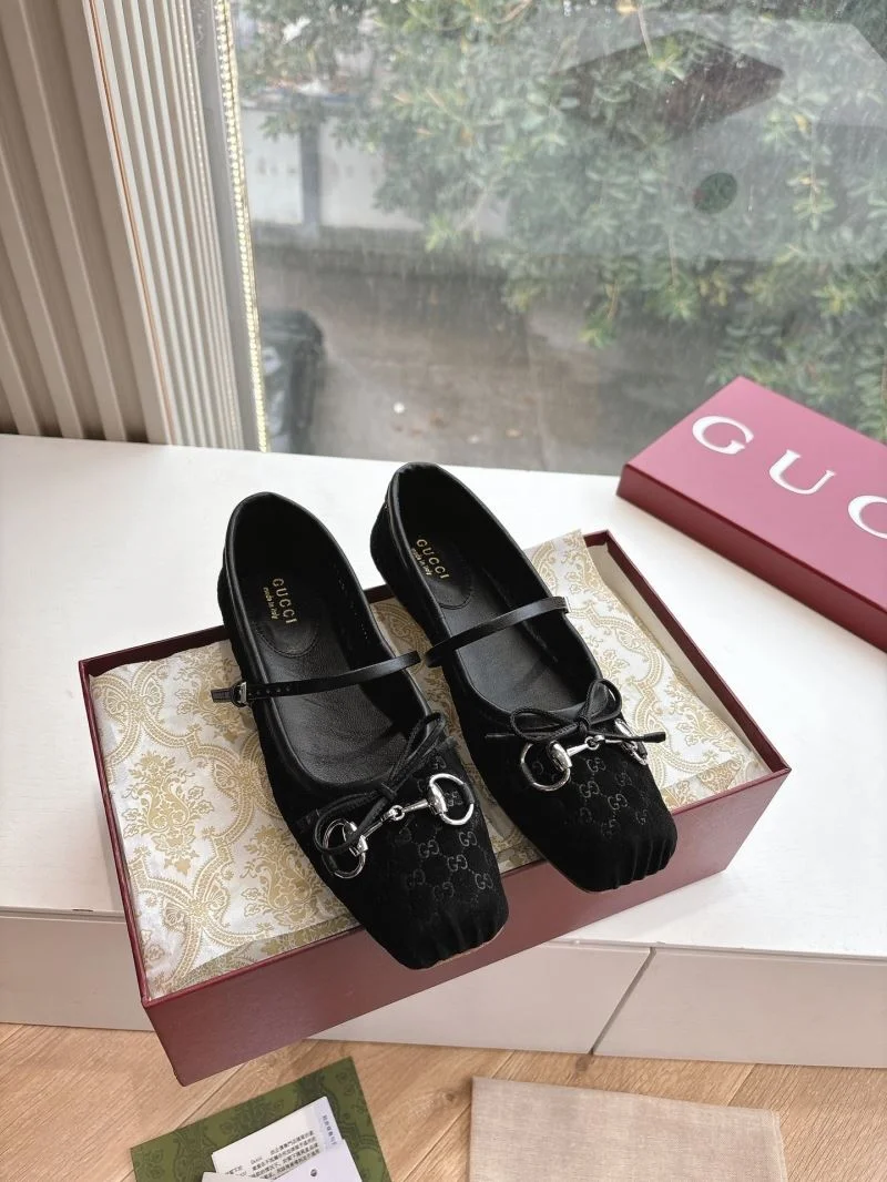 Gucci Flat Shoes