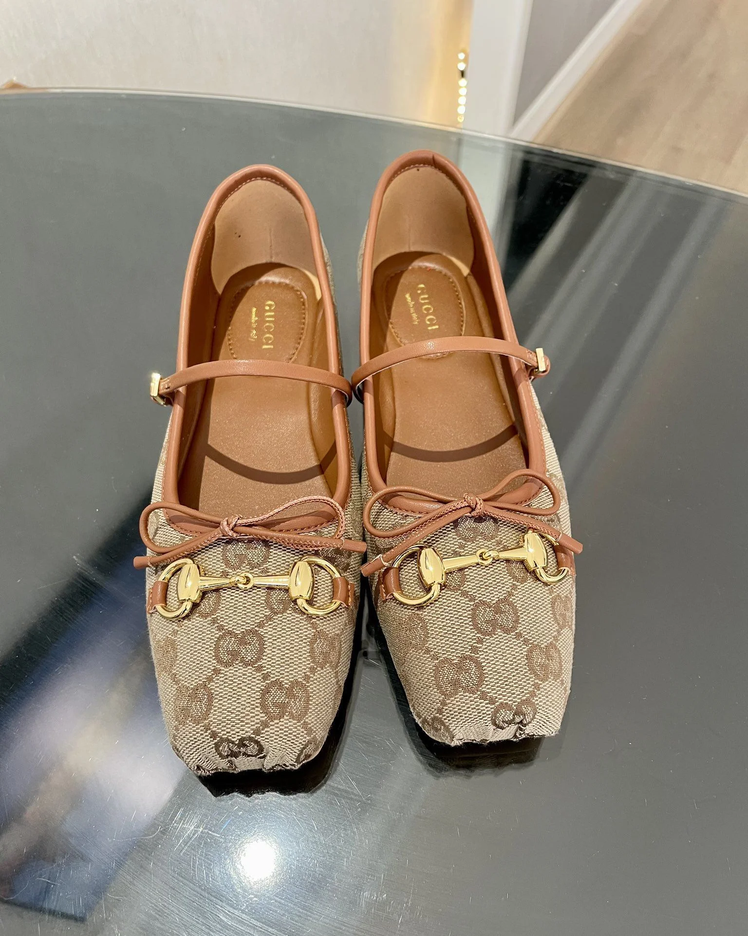 Gucci Flat Shoes