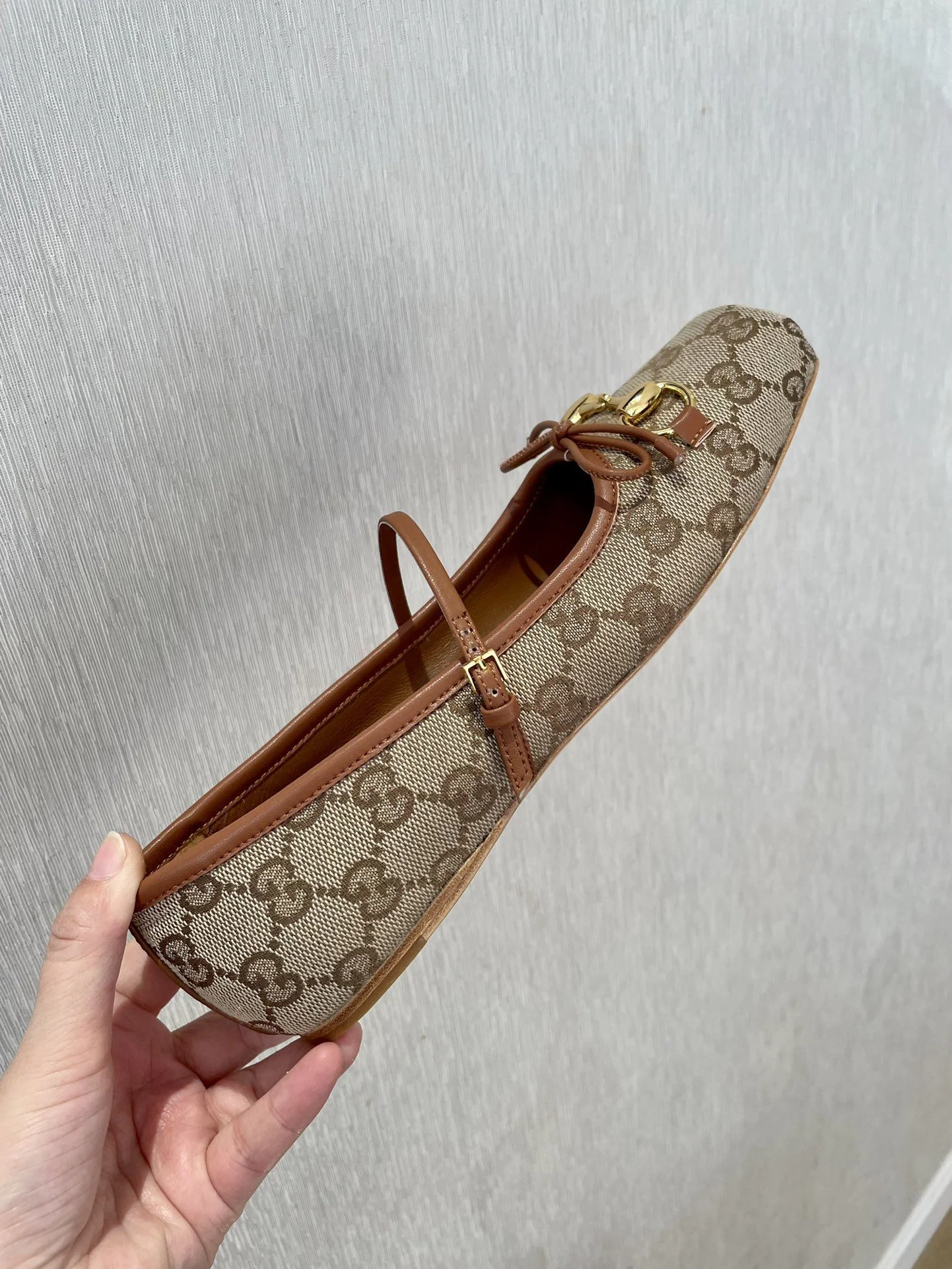 Inexpensive Gucci Flat Shoes