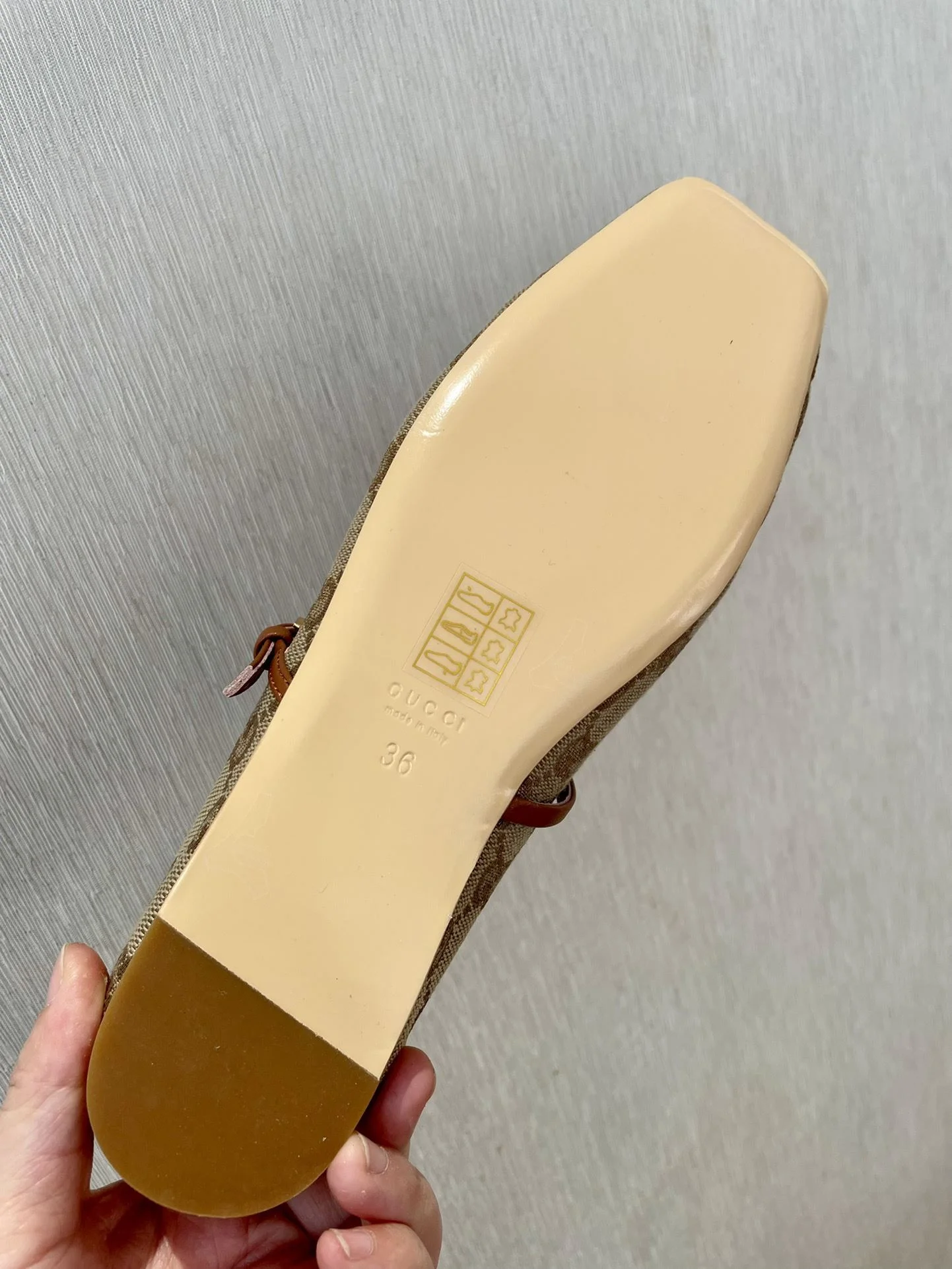 Inexpensive Gucci Flat Shoes