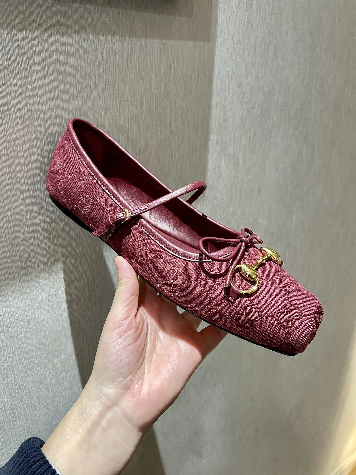 Reasonably priced Gucci Flat Shoes