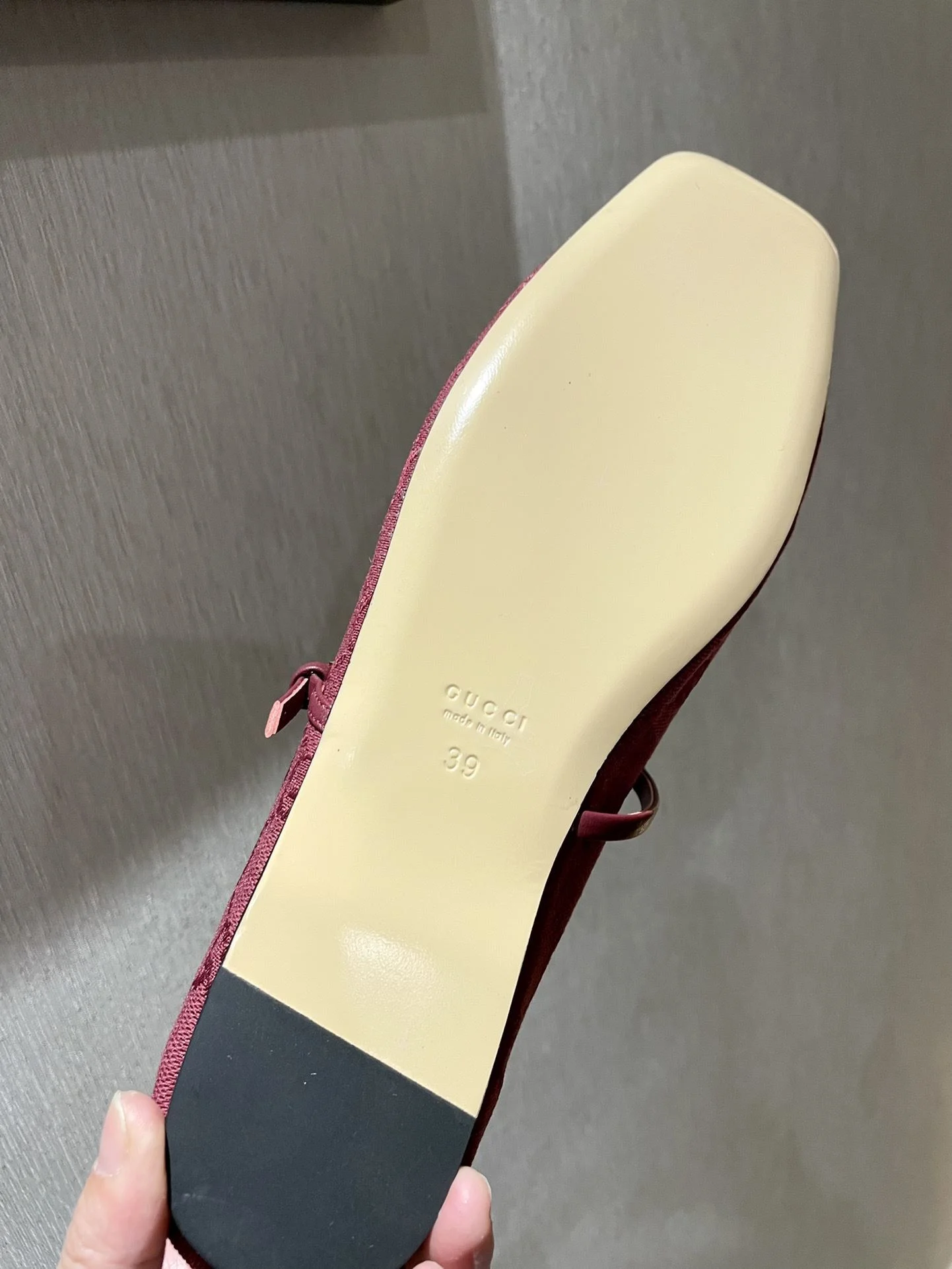 Reasonably priced Gucci Flat Shoes