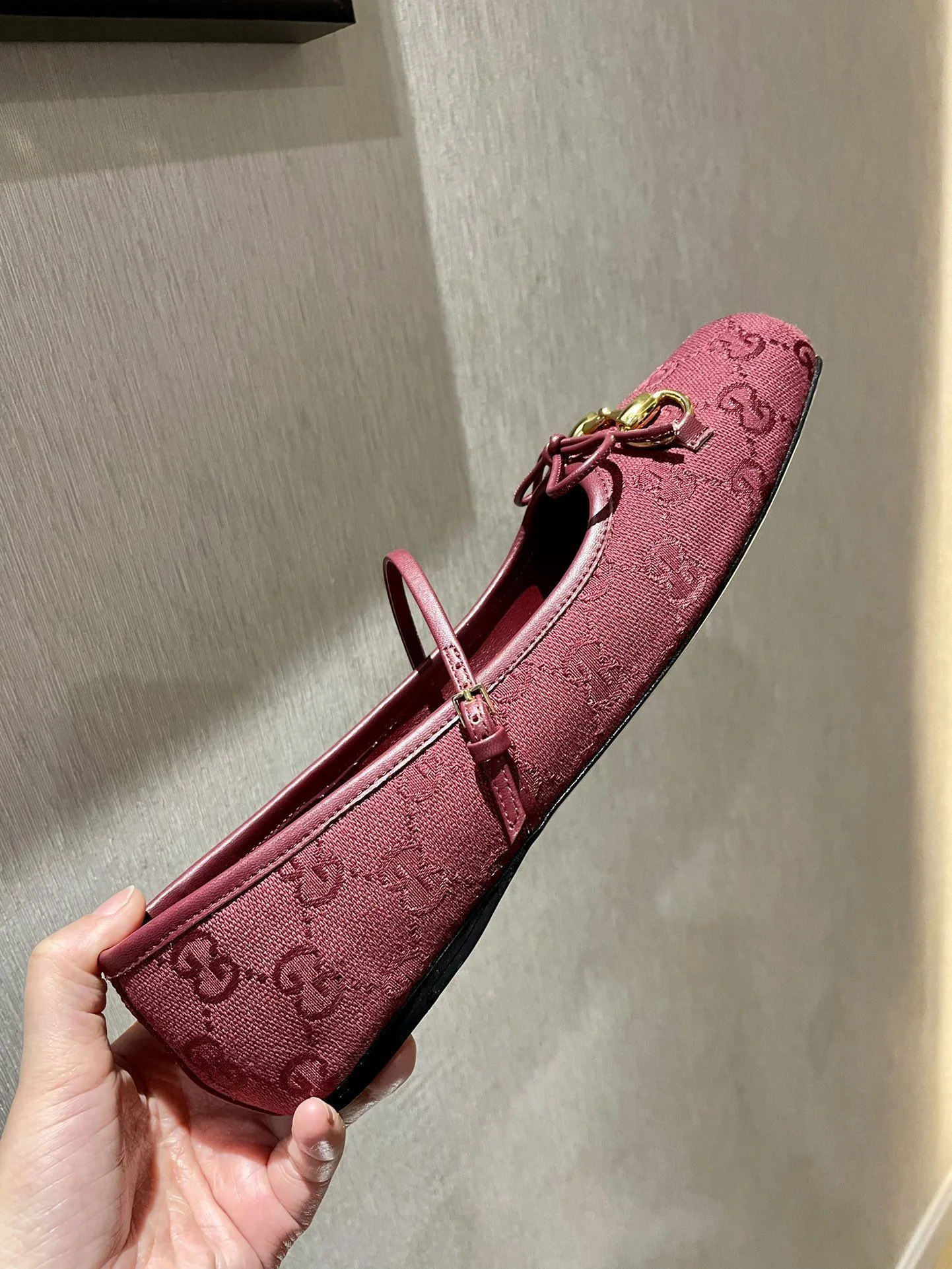 Reasonably priced Gucci Flat Shoes