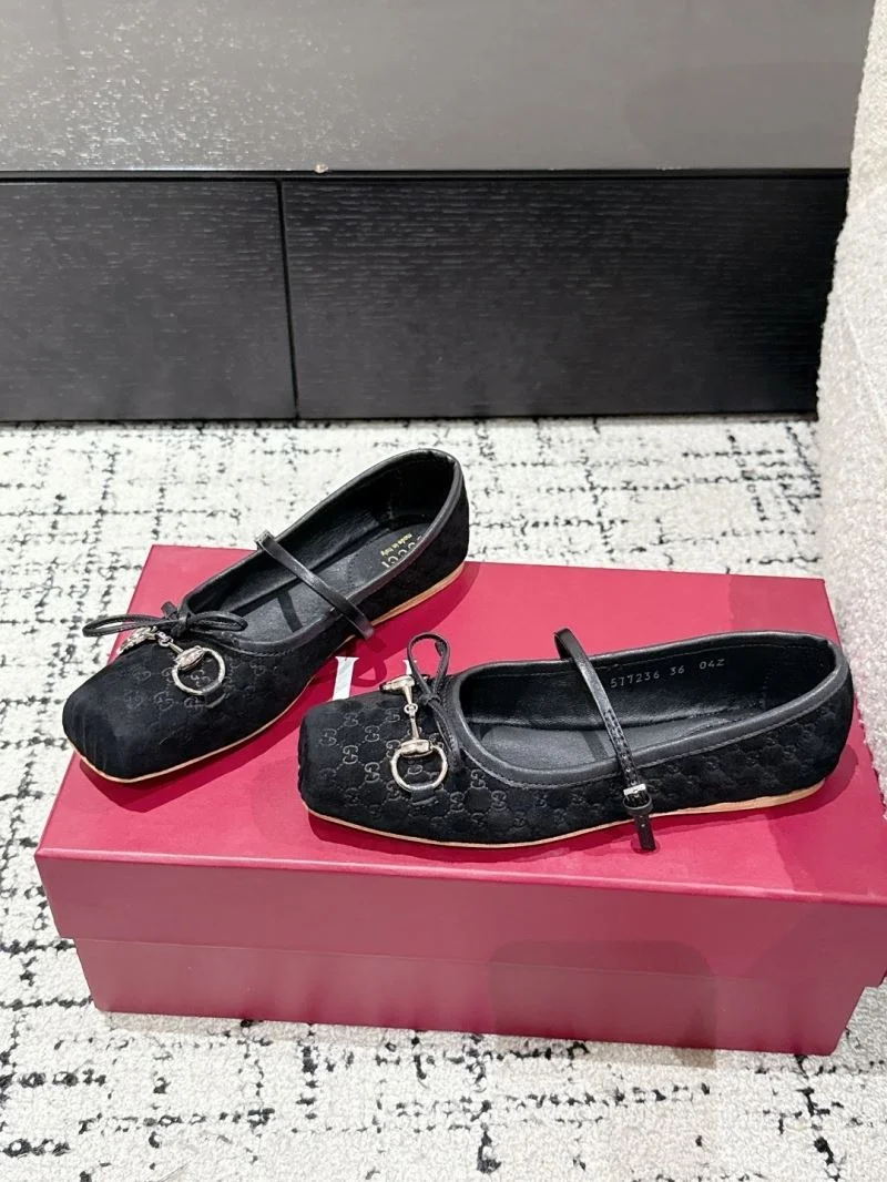 Brand-authenticated Gucci Flat Shoes