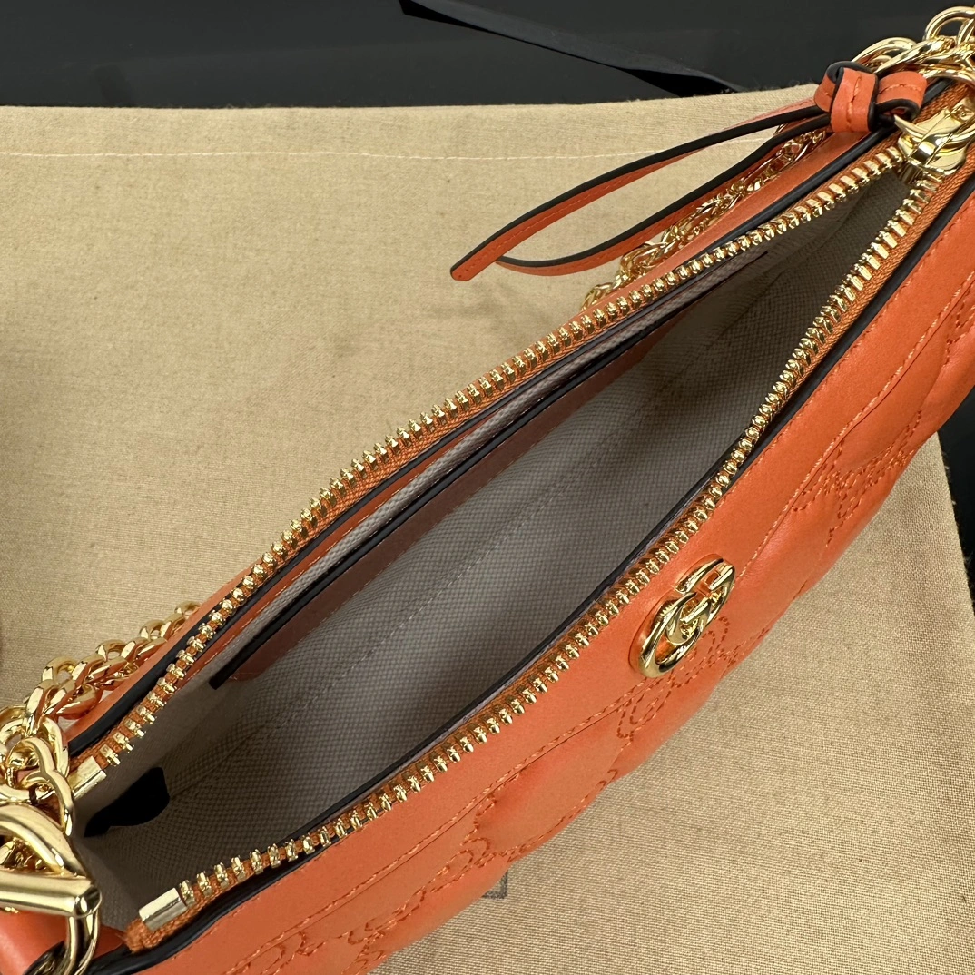 Top match Gucci Hobo Bags