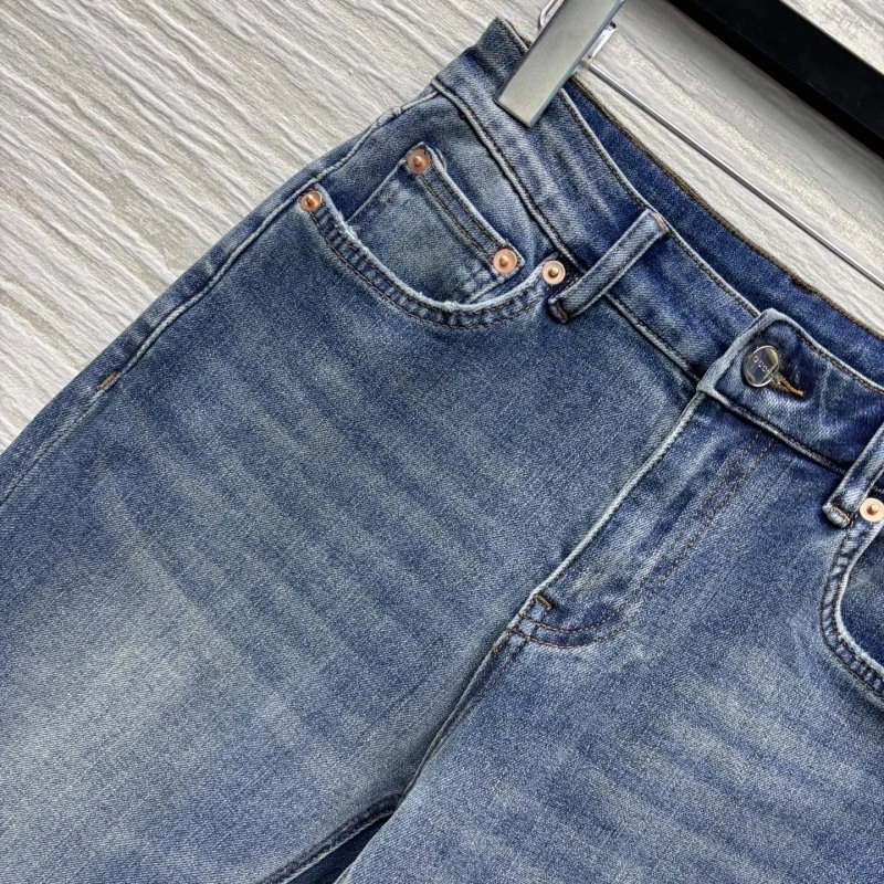 Low-cost Gucci Jeans
