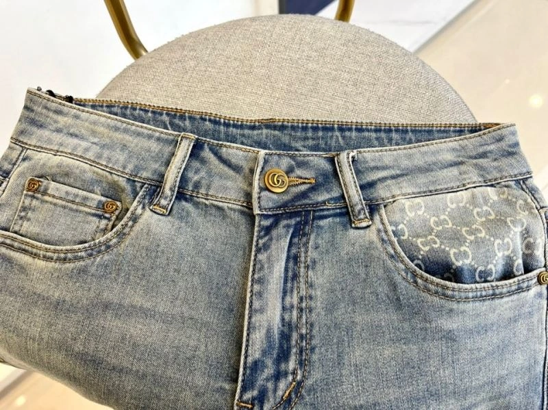 Low-cost Gucci Jeans