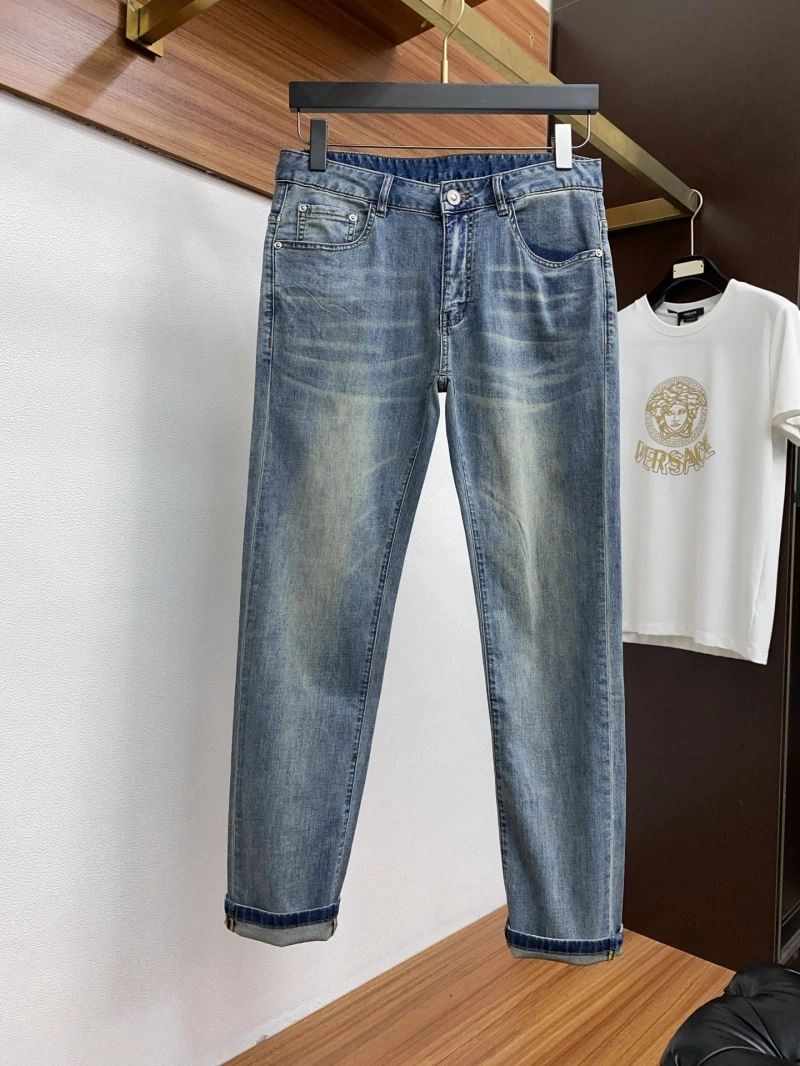Low-cost Gucci Jeans