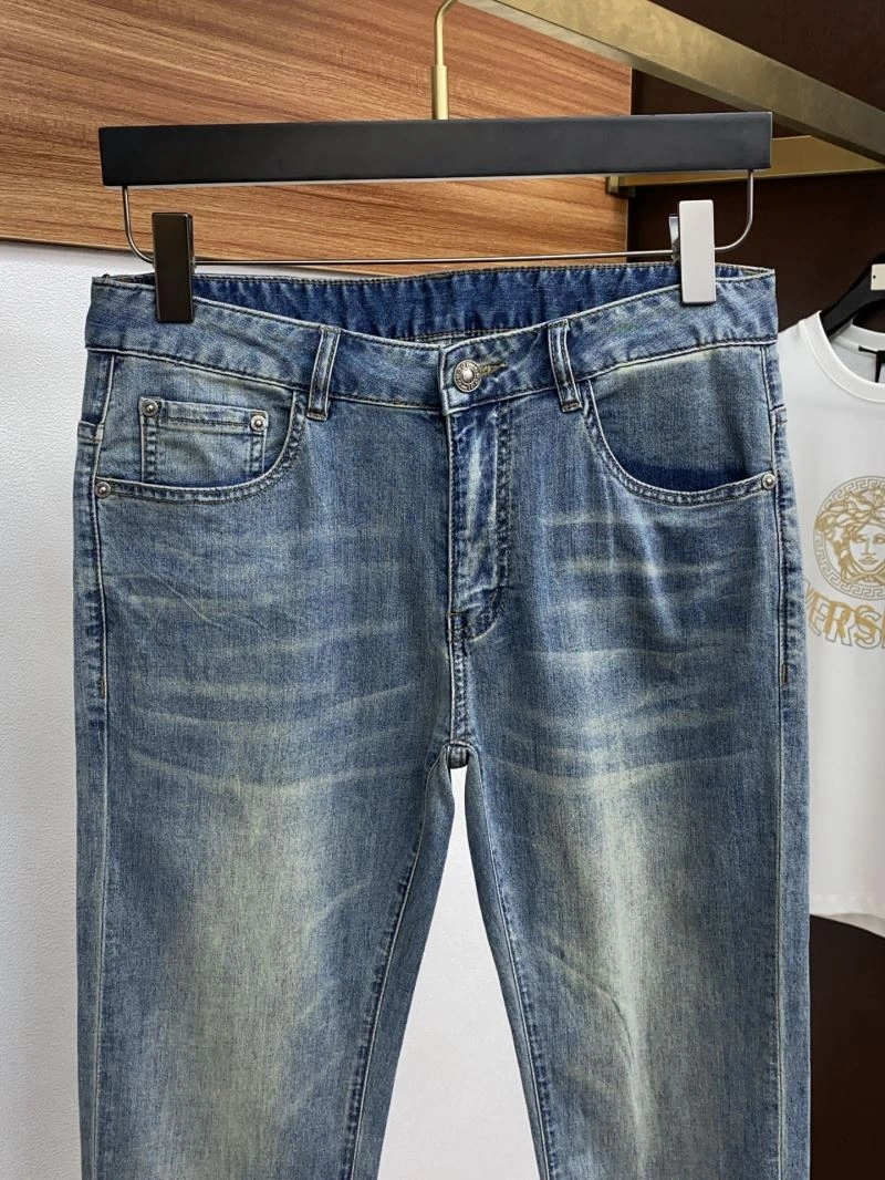 Low-cost Gucci Jeans