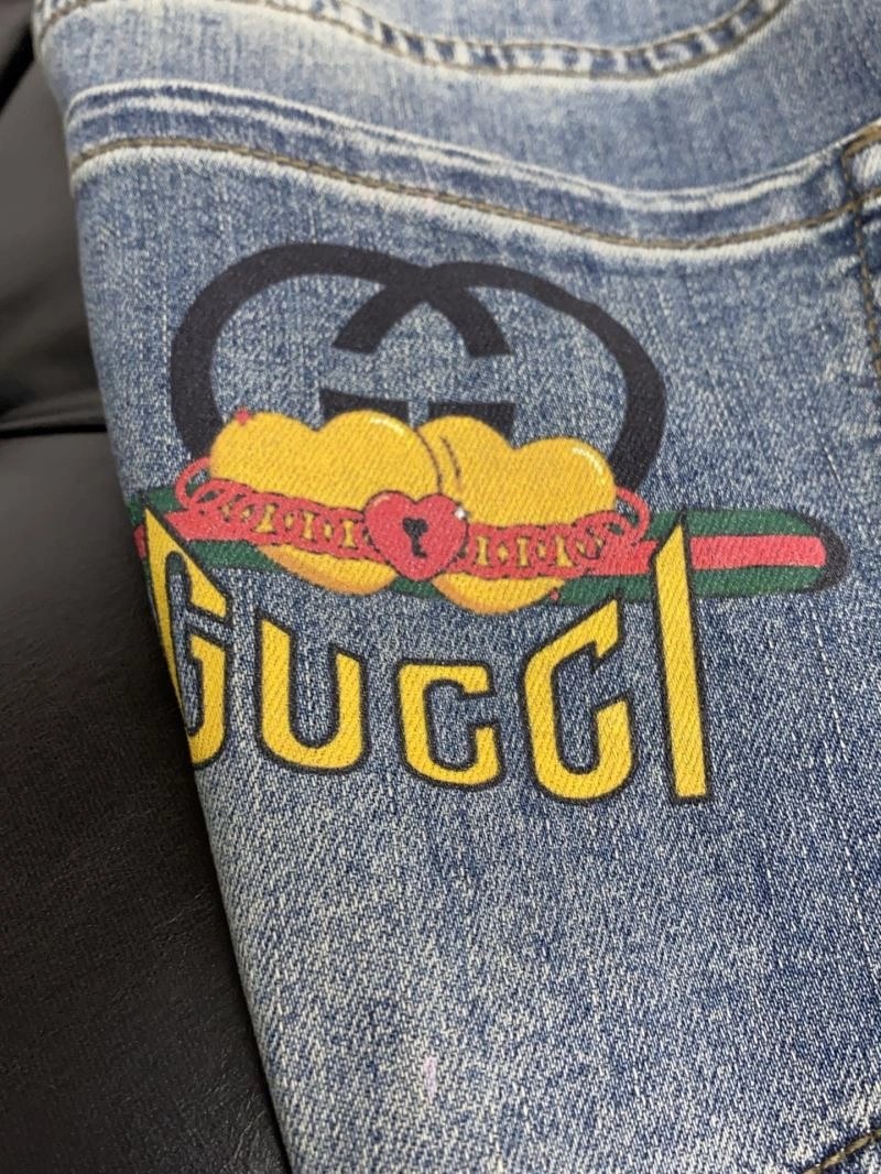 Low-cost Gucci Jeans